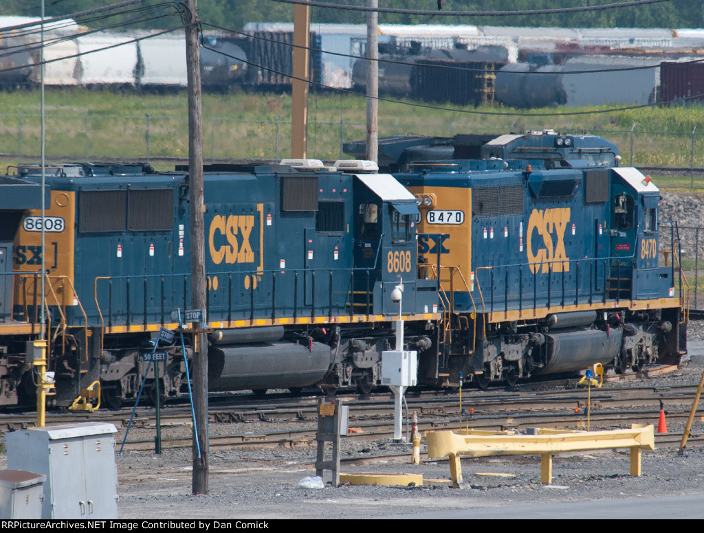 CSXT 8608 & CSXT 8470